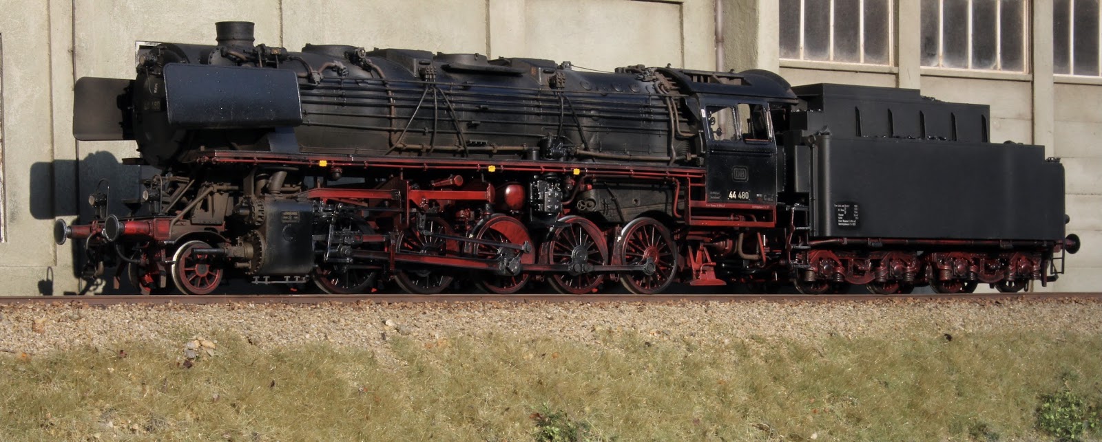 becasse weathering: Jumbo und Elektro in Spur 0: Die Kiss Br. 44 und E18