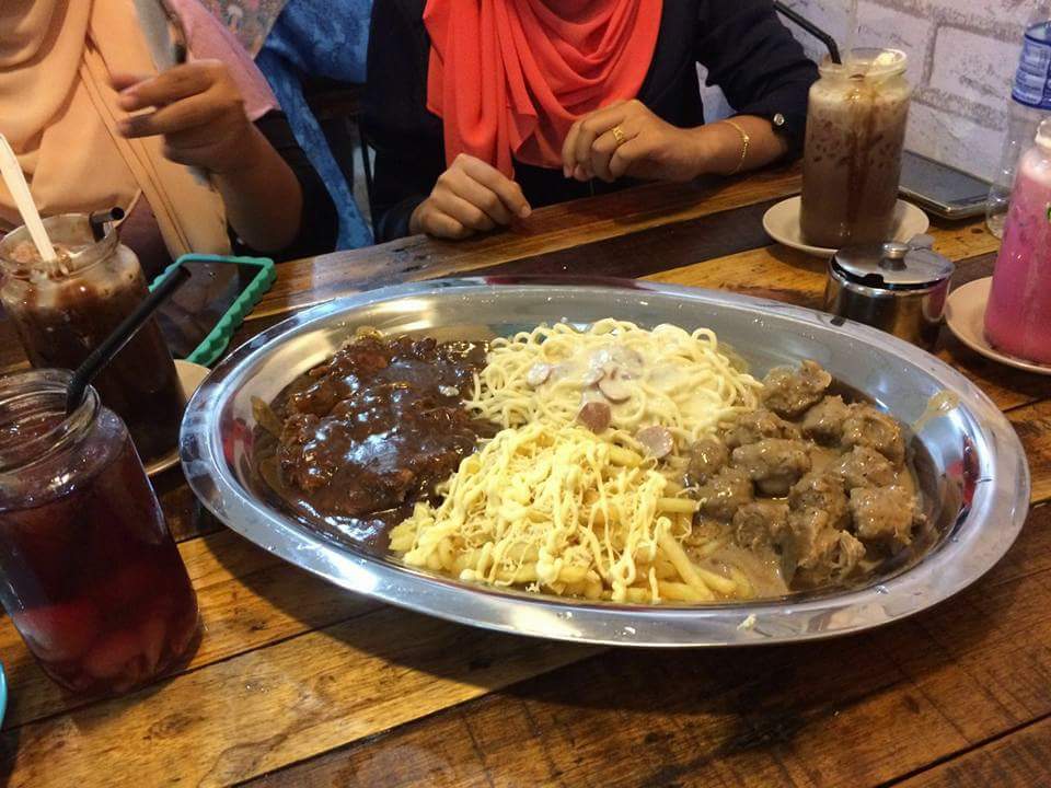 Makan Mee Semangkuk Tak Puas? Jom Cuba Makan Mee Besen Pula - Siakap ...