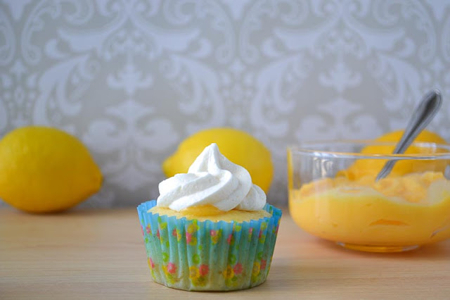 Oishii Treats: Show me your Pucker Face! Lemon Curd Filled Cupcakes ...