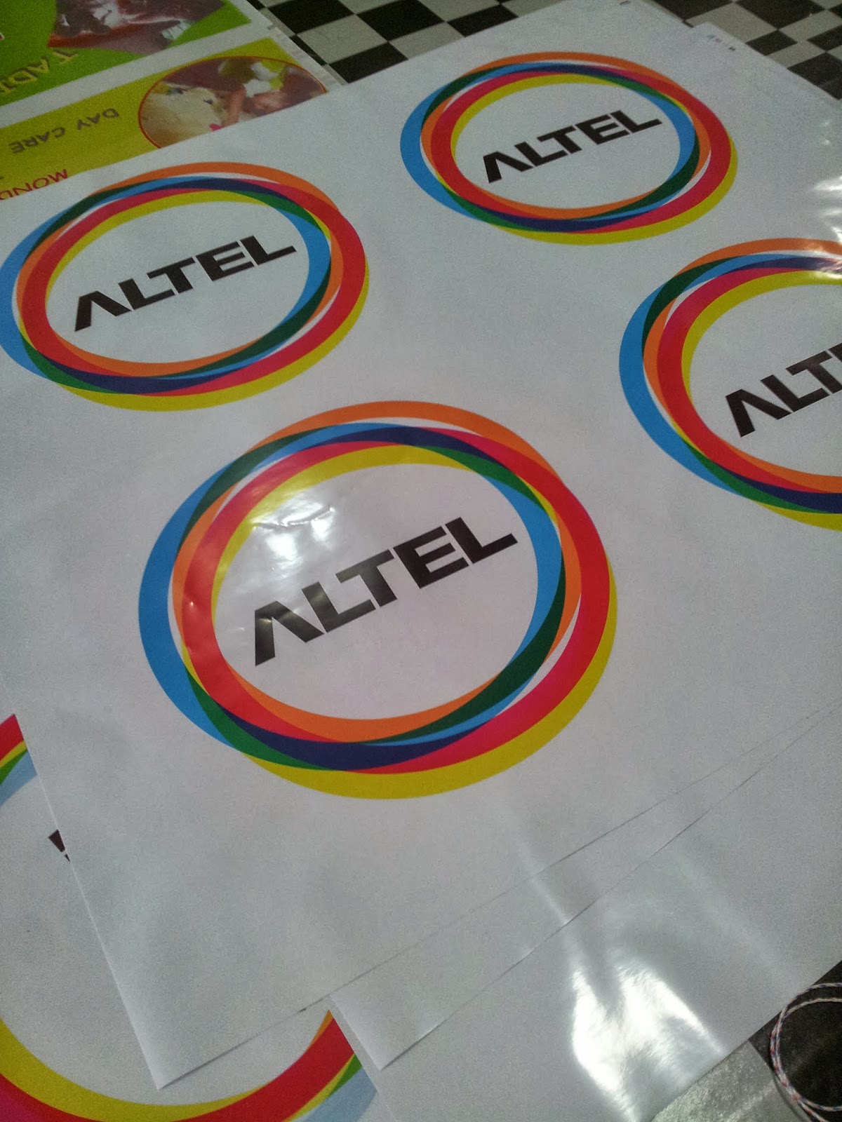 KIM BANNER Inkjet Printing Large Format: Table Counter (Sticker design ...