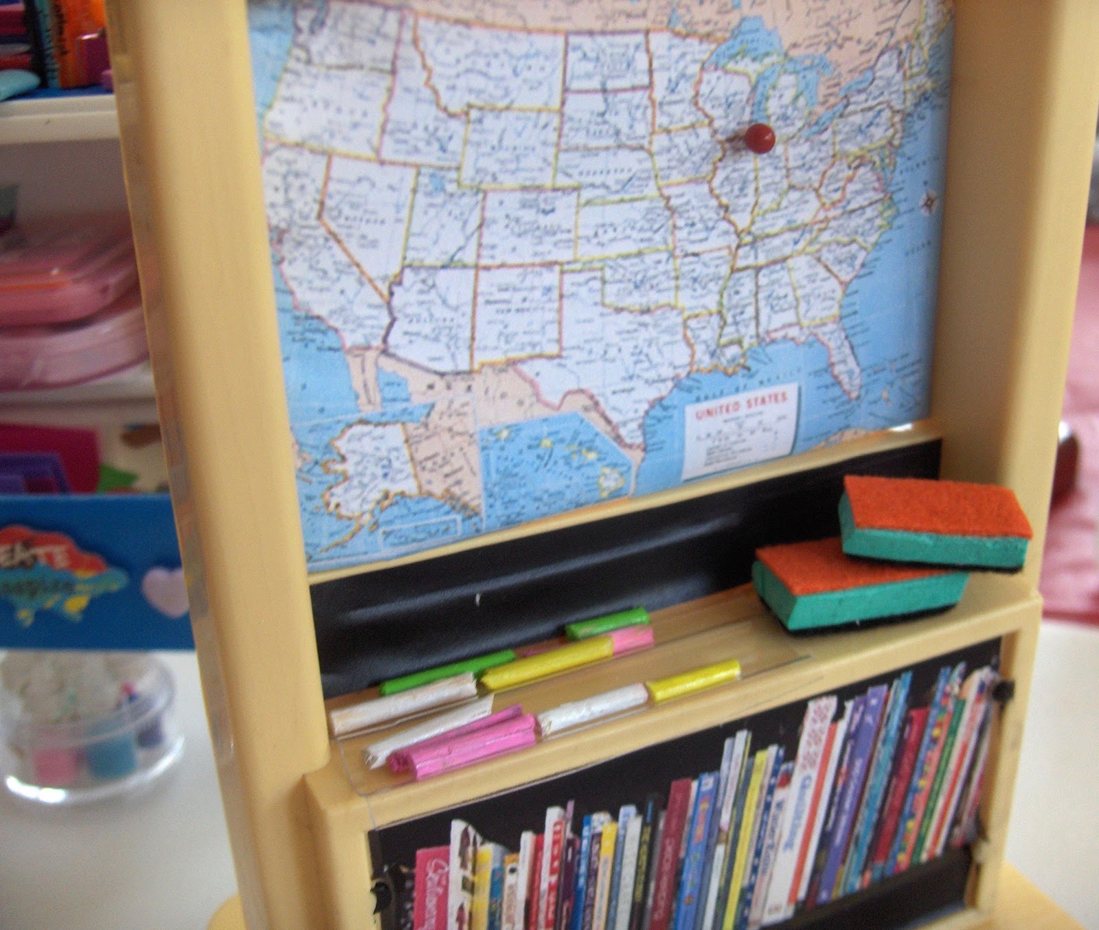 Barbie:OldNewGreenRedo : Back to School:Homework Cabinet and Chalkboard