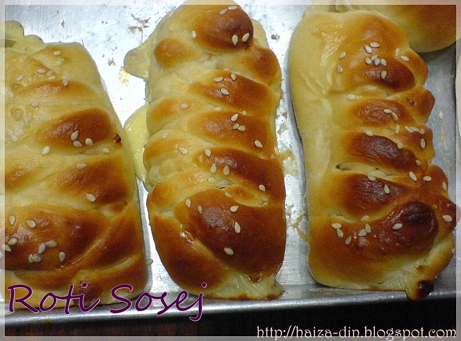 CoOkInG Is LiKe LoVe........: Roti Sosej & Roti Manis