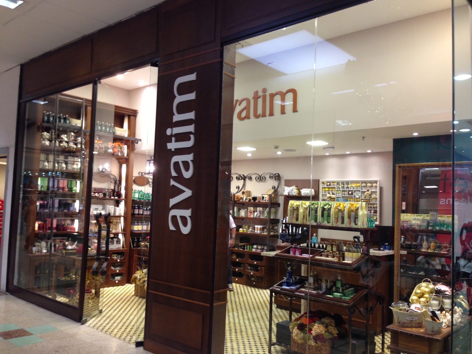 Avatim inaugura loja de cosméticos e aromatizantes no Shopping ...