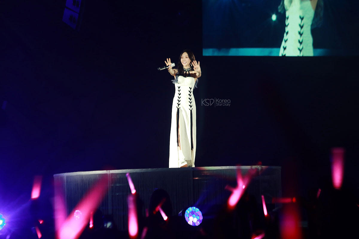 See SNSD TaeYeon's pictures from her 'PERSONA' concert in Hong Kong ...