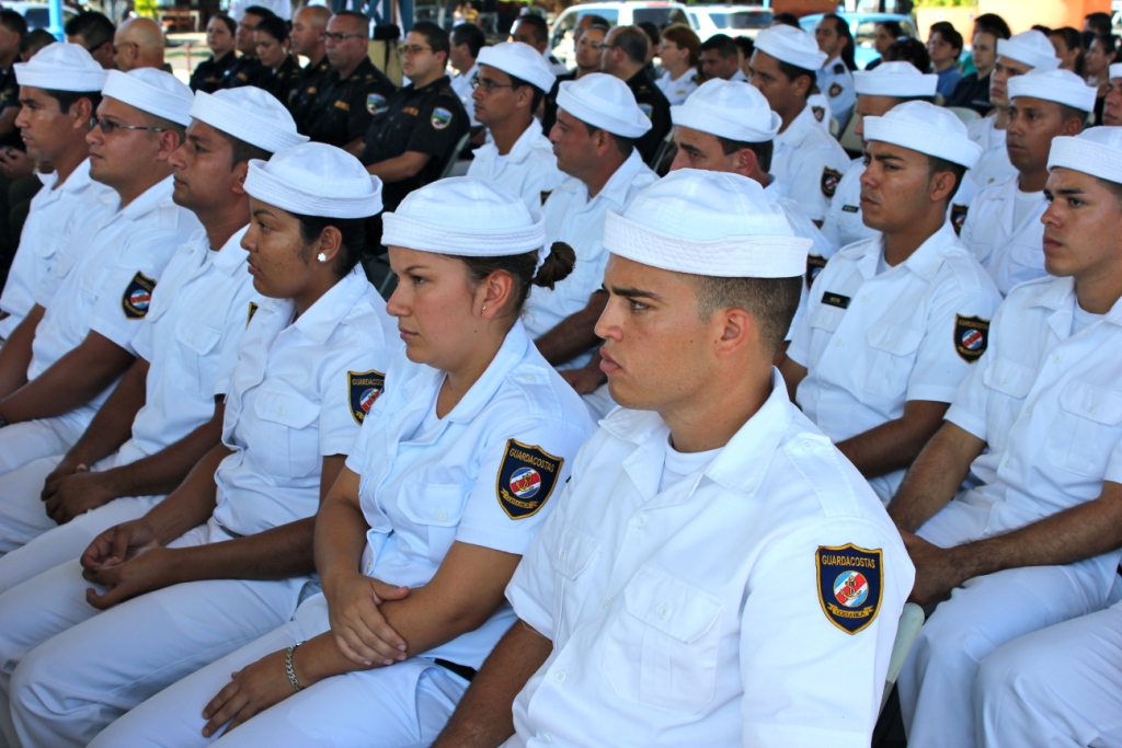 Acción Policial : 53 nuevos oficiales guardacostas vigilarán los mares ...