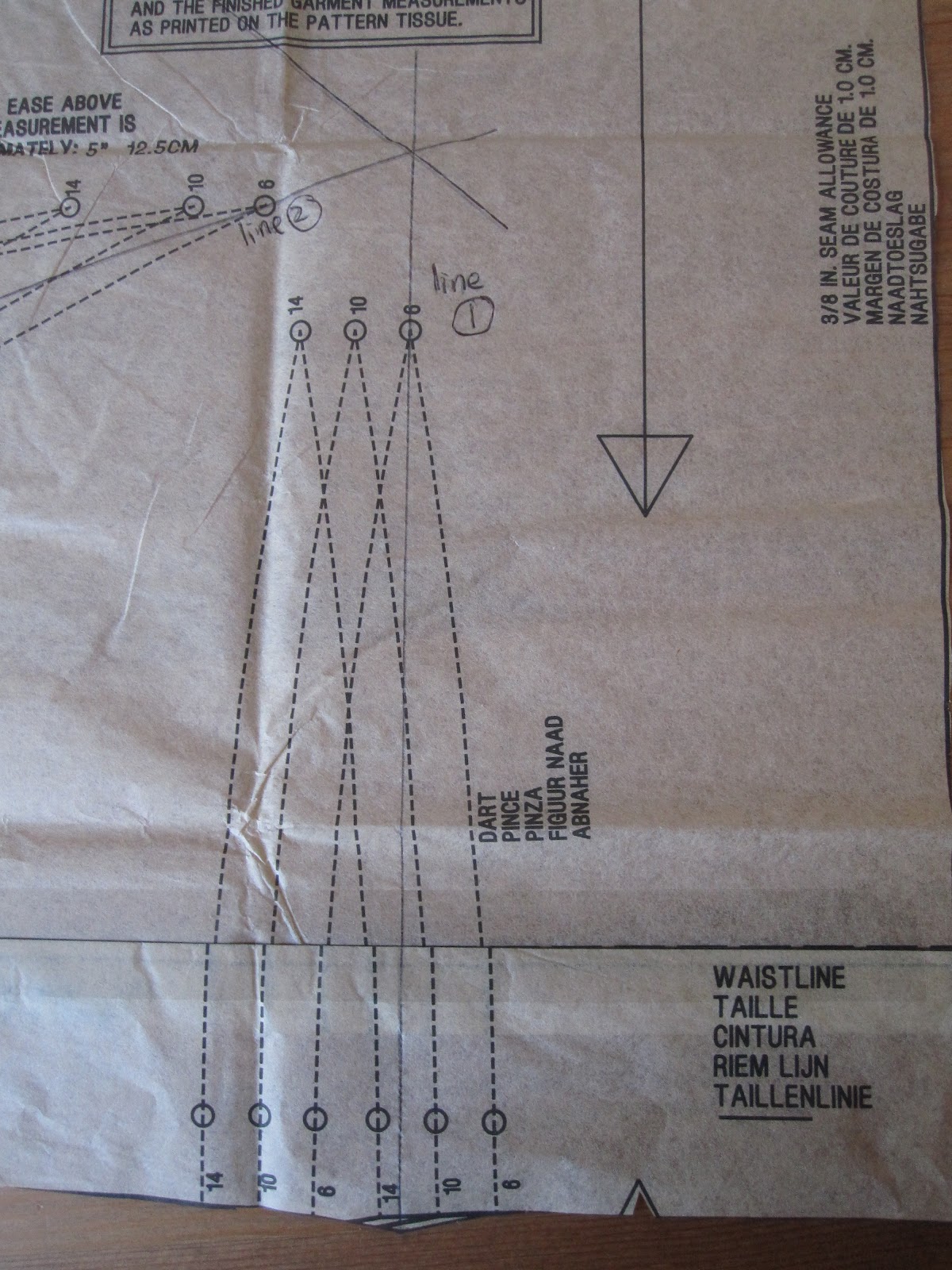 Queen of Darts: Small bust adjustment tutorial - Part 1
