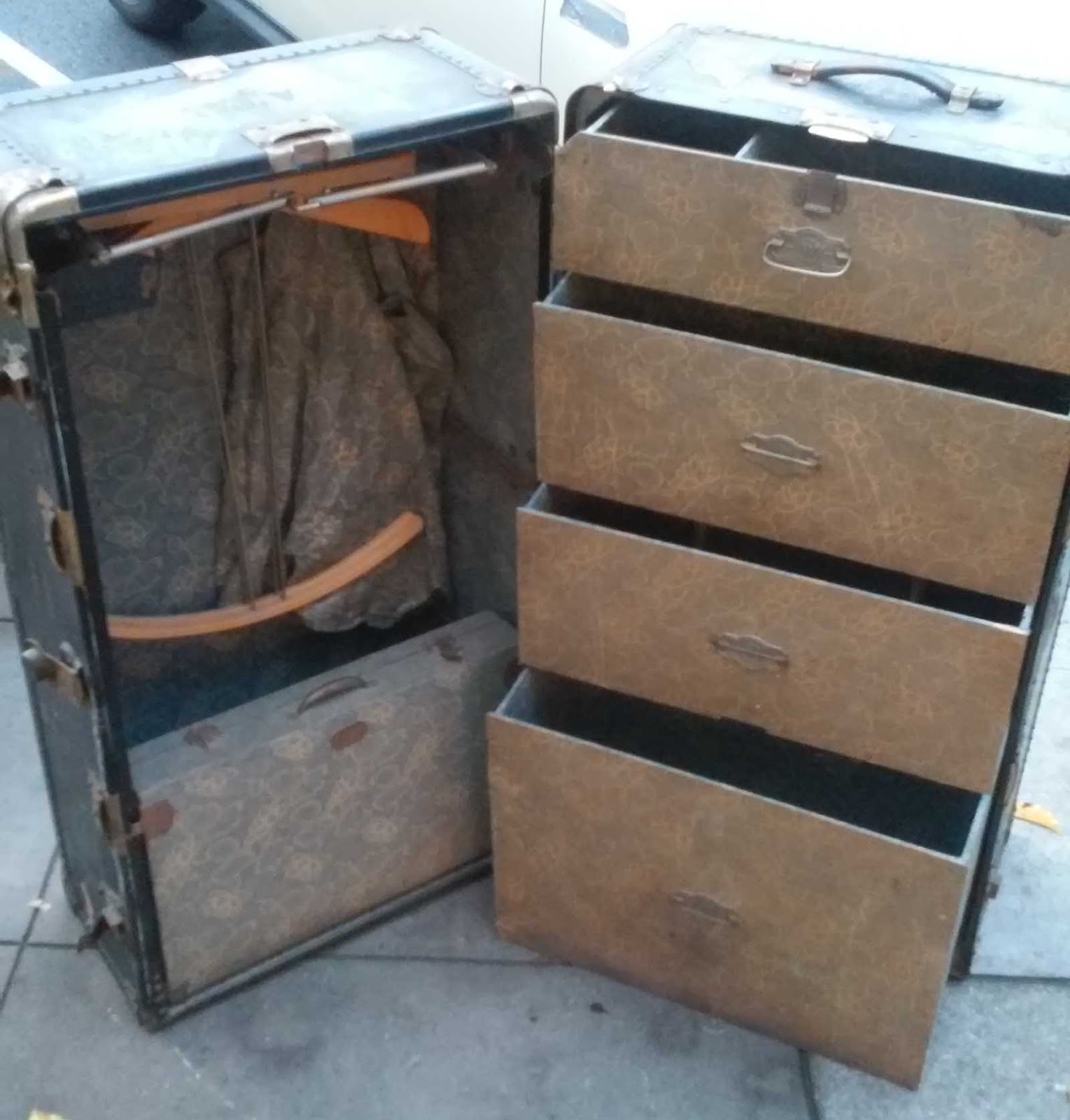 UHURU FURNITURE & COLLECTIBLES: SOLD Wheary Antique Steamer Trunk with ...