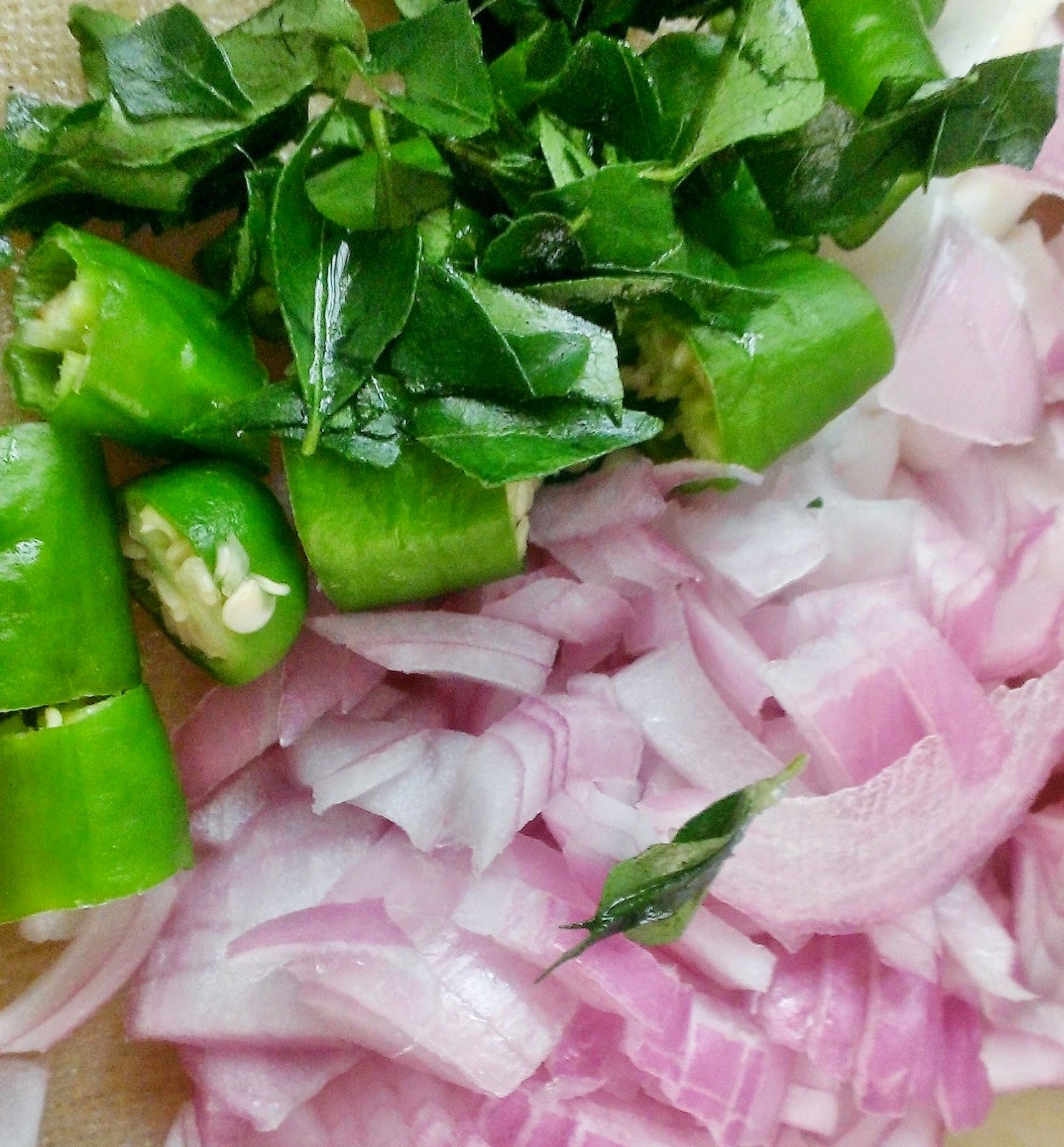 sajinithinks: Podalanga Poriyal A.K.A Snake Gourd Salad with Yogurt ...