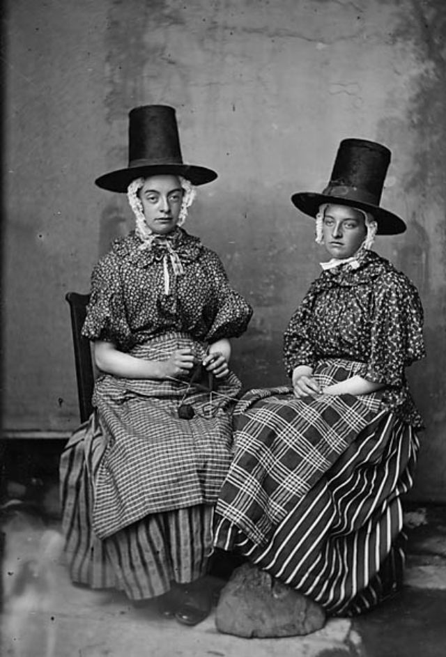 The Tall Stovepipe-Style Hat: An Indispensable Part of Welsh Women in ...