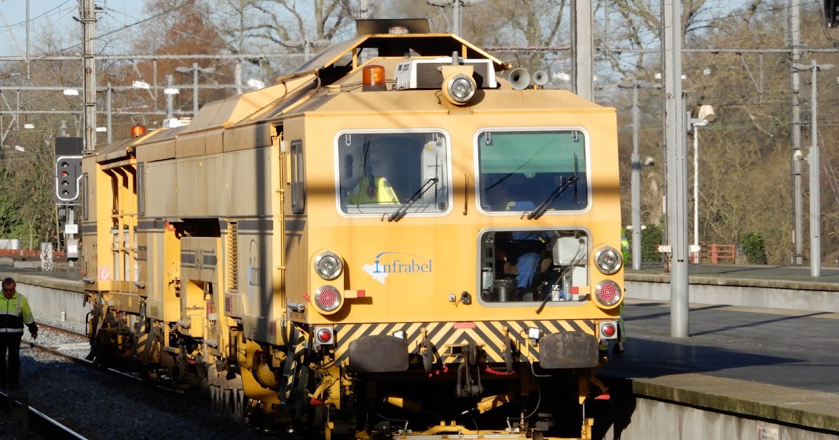 LA PASSION DU TRAIN: Bourreuse Plasser & Theurer en action à Brugge ...