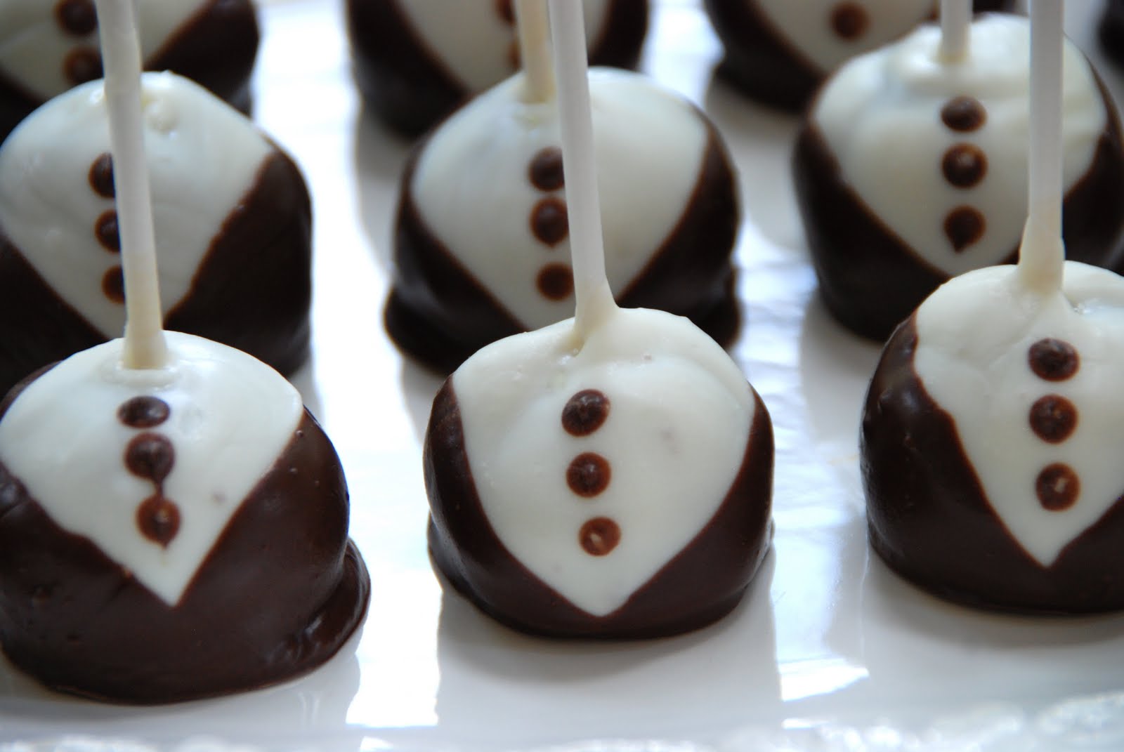 Tuxedo Cake Pops