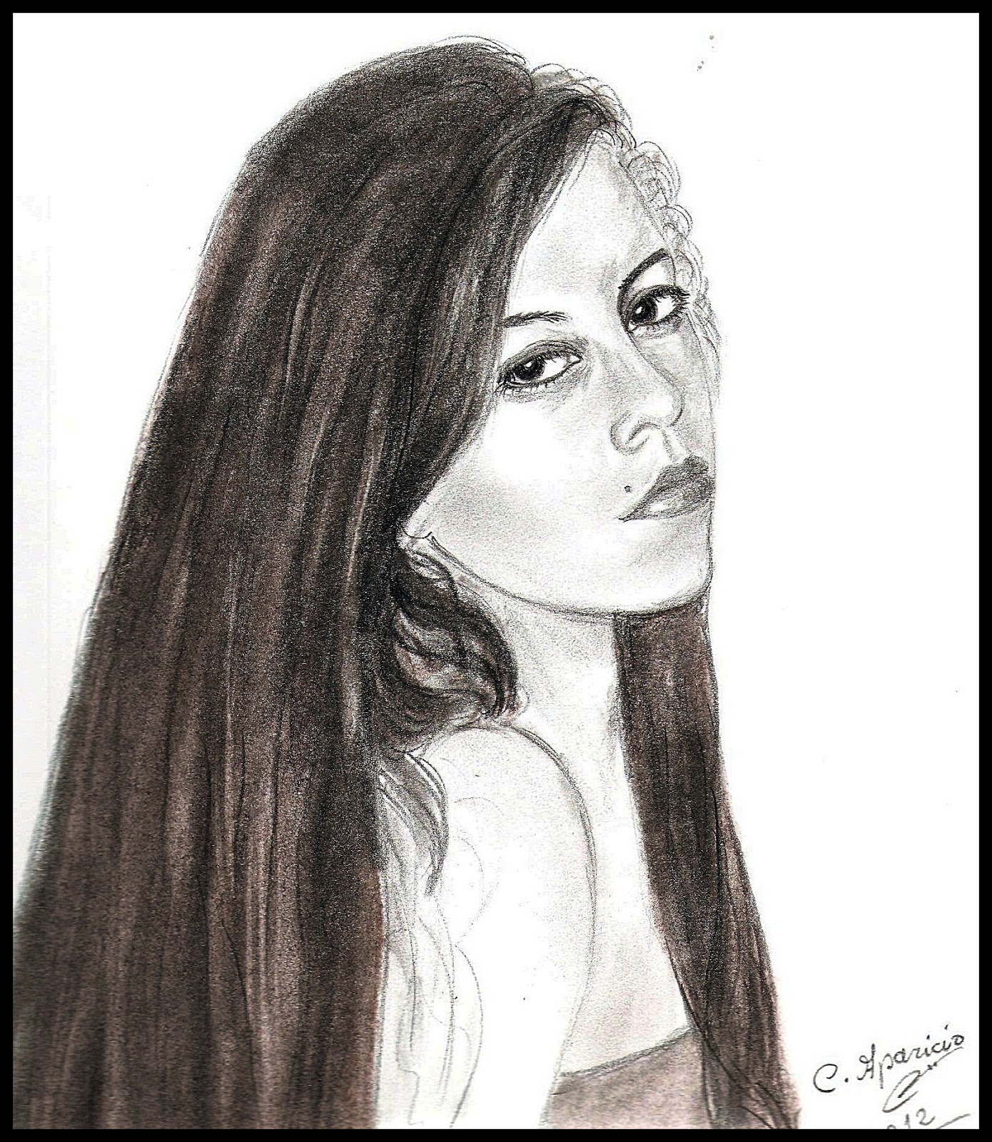 Mirando los detalles: Jennifer dibujo a lápiz