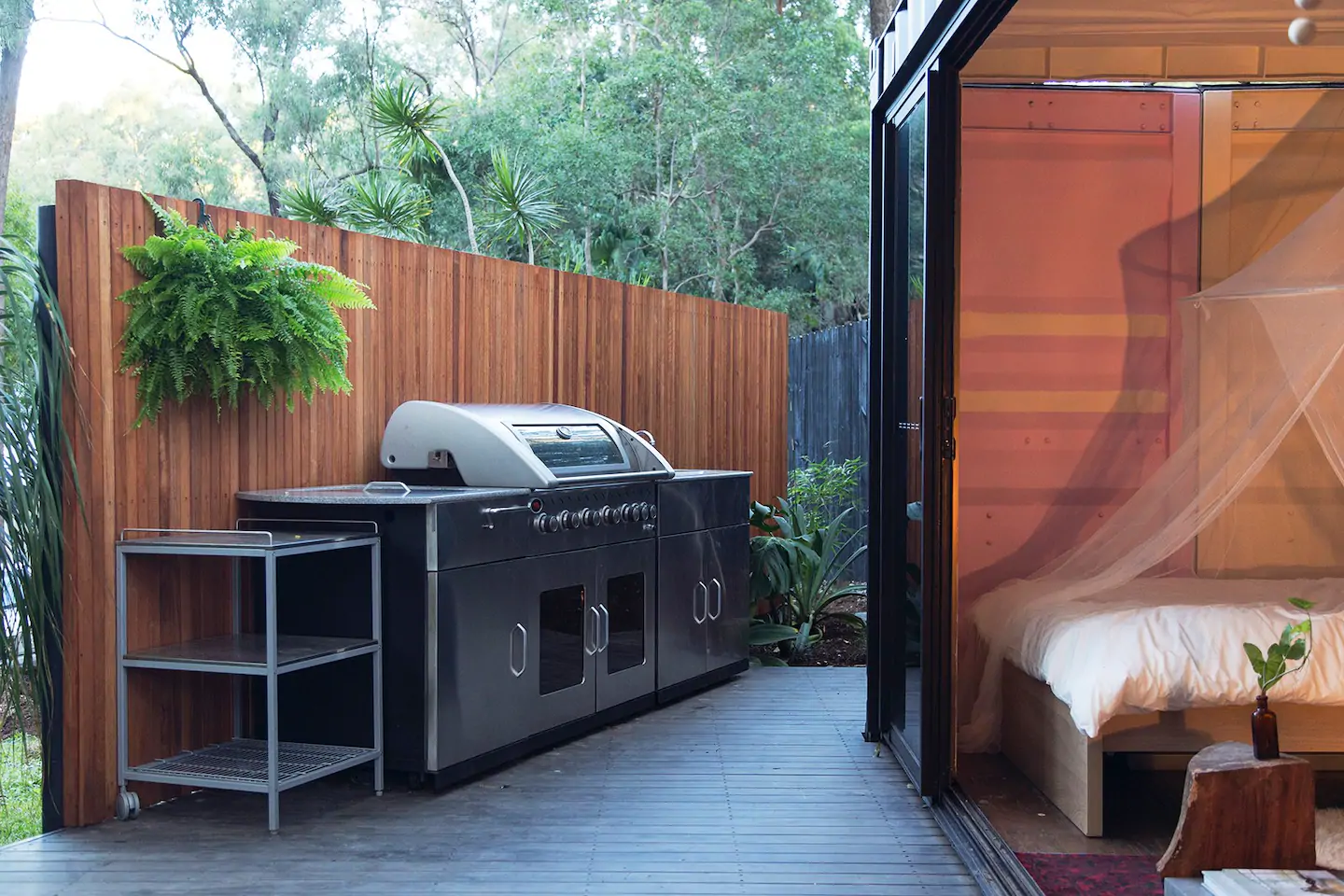 Shipping Container Homes & Buildings: 20 ft Small and Cozy Shipping ...