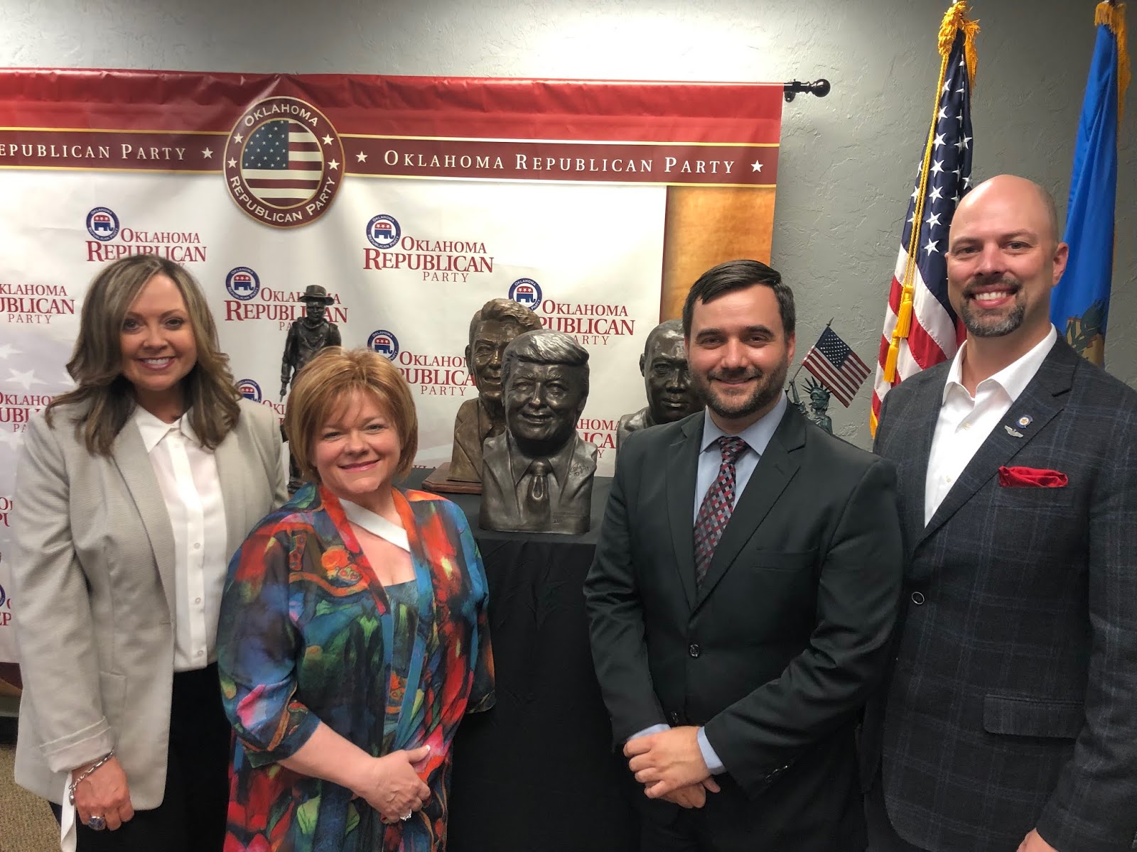 OKGOP, Oklahoma sculptor unveil bust of Trump at 2020 campaign kickoff ...