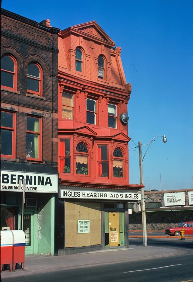 40 Wonderful Photos of Yonge Street, Toronto in the 1970s ~ Vintage ...