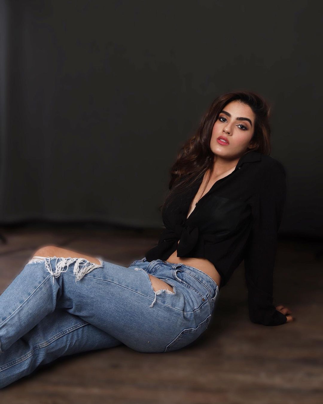 Kavya Thapar Latest Photos.