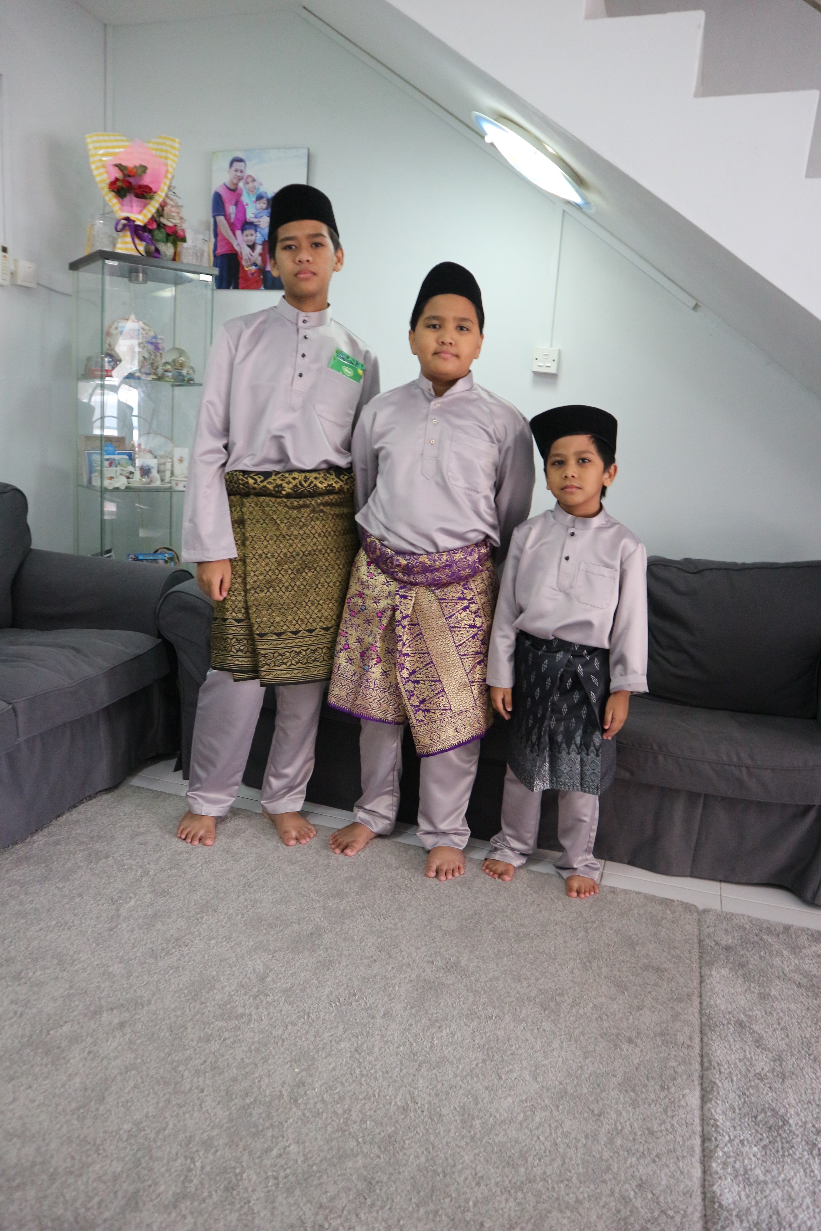 Miles of smiles: Hari raya pose