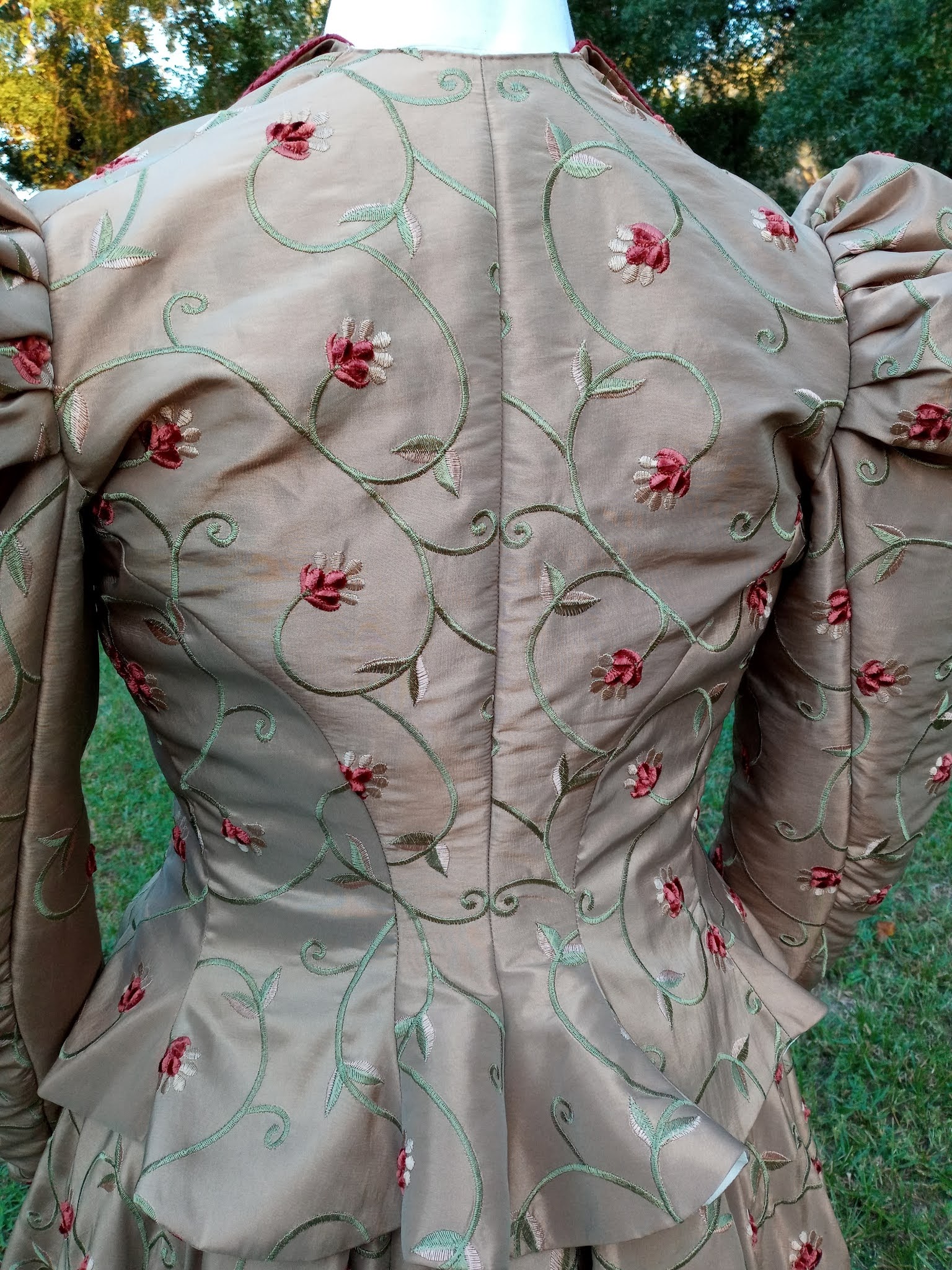 The Antique Sewist: 1895 Ripple Jacket & Skirt - TV