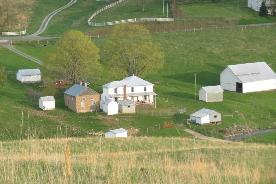 Riverside FarmHouse Lodging, LLC: Tour the FarmHouse