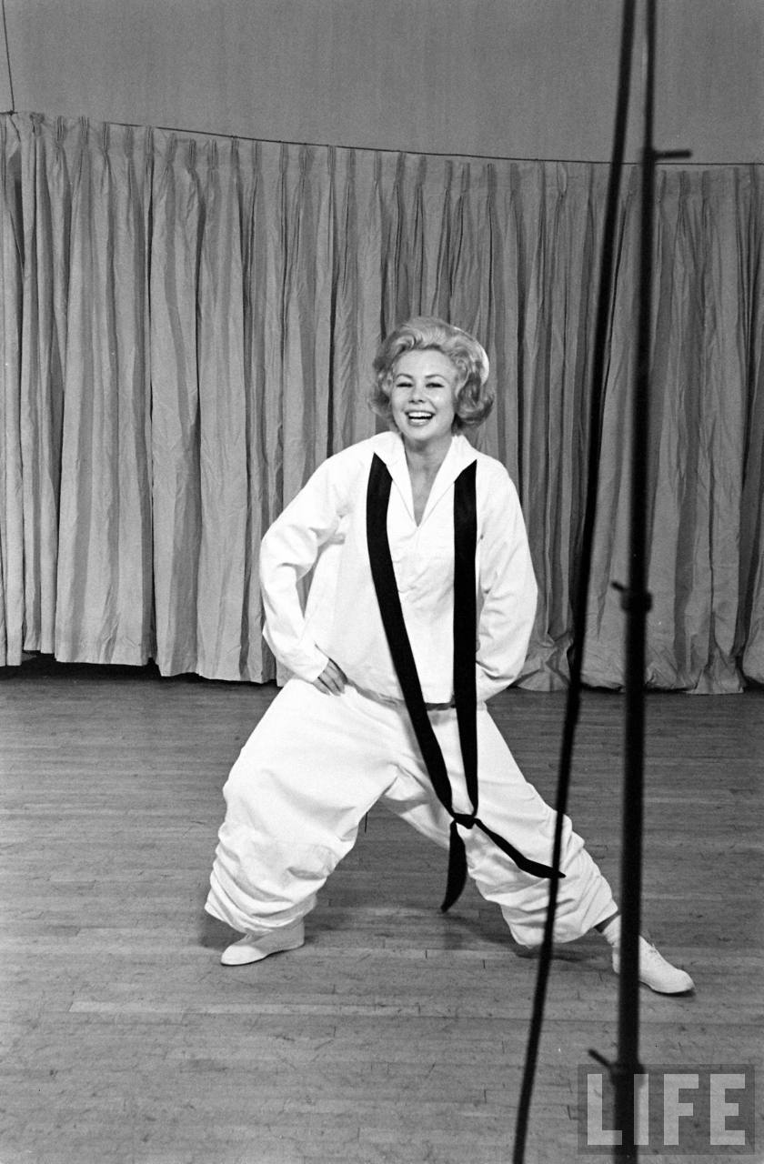 Time Machine to the Twenties: Marvelous Mover Mitzi