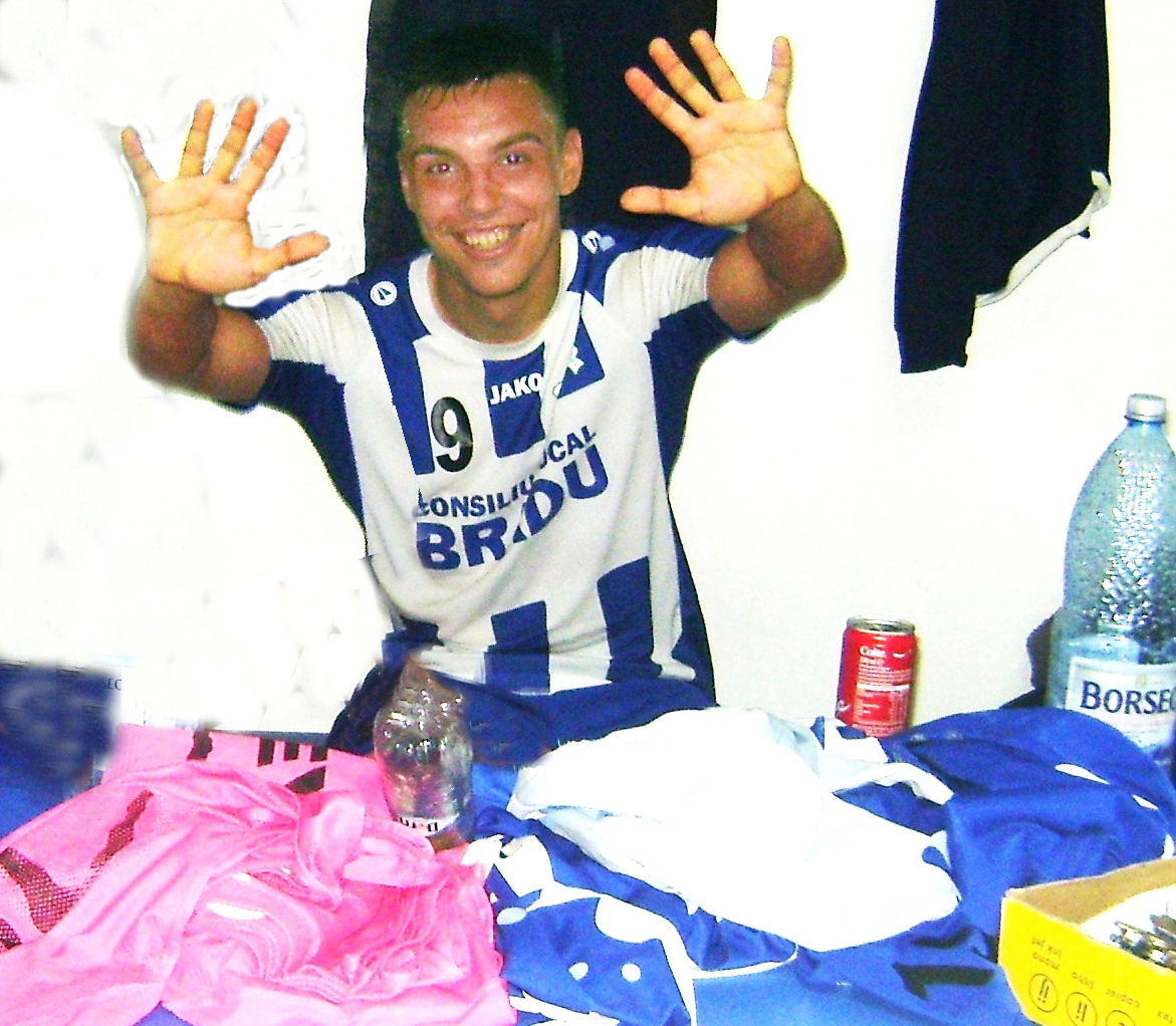 La 21 de ani, golgheterul echipei. Adelin Valentin Voinescu este numele ...