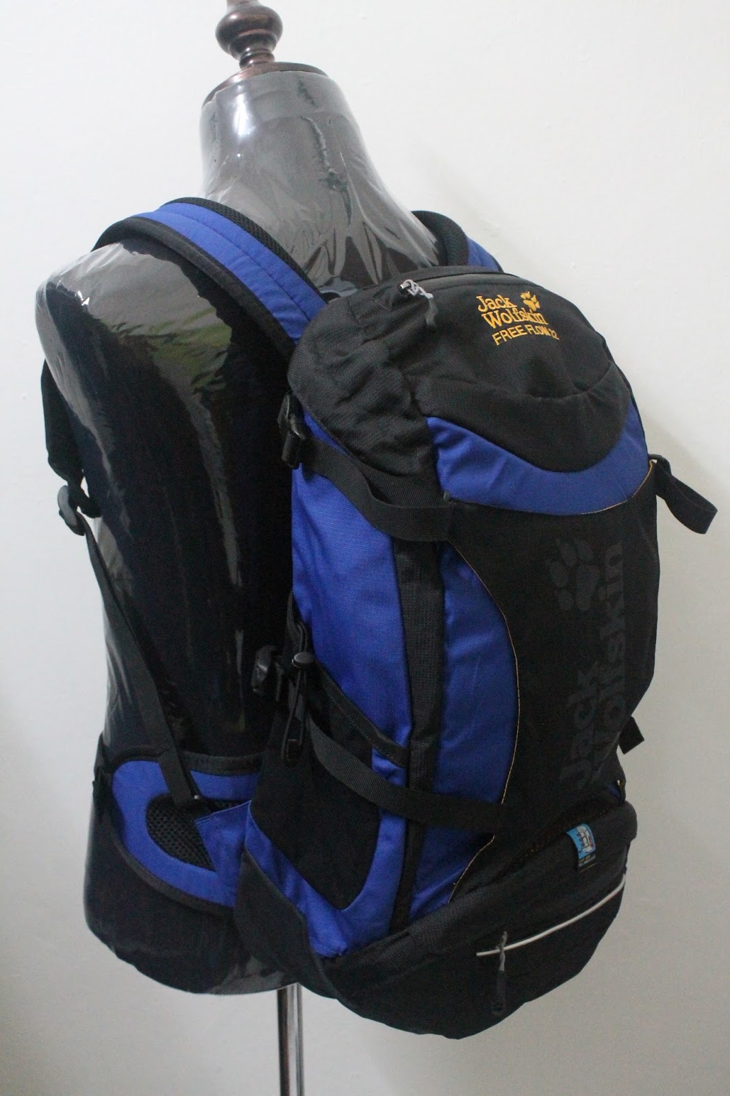 BUNDLEBARANGBAEK: Original JACK WOLF SKIN Free Flow 22 Backpack.