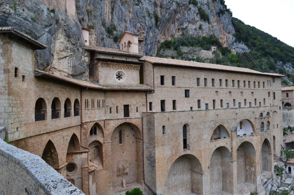 El Poder del Arte: El monasterio San Benito en Subiaco _ Italia