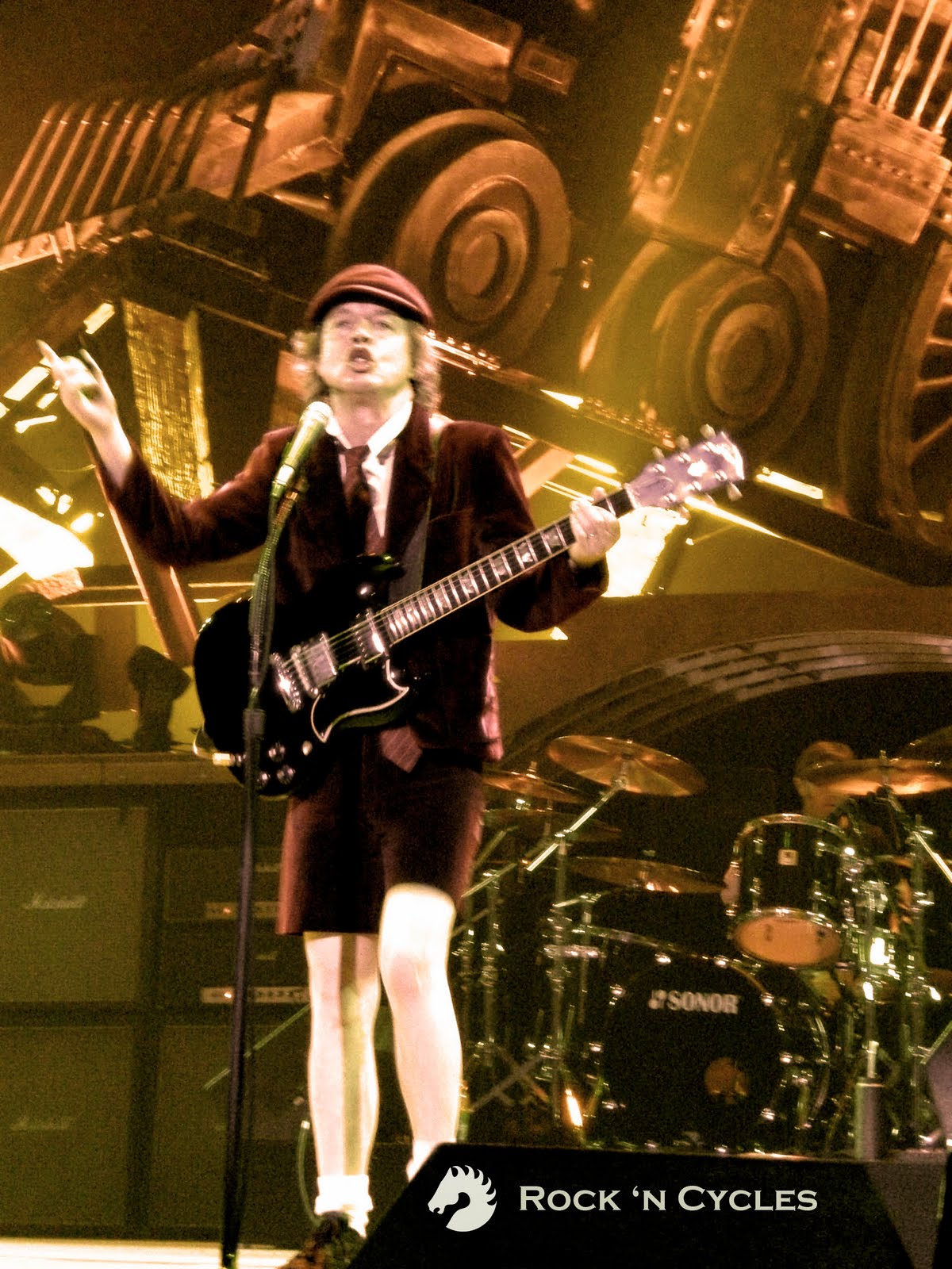 PZ C: angus young