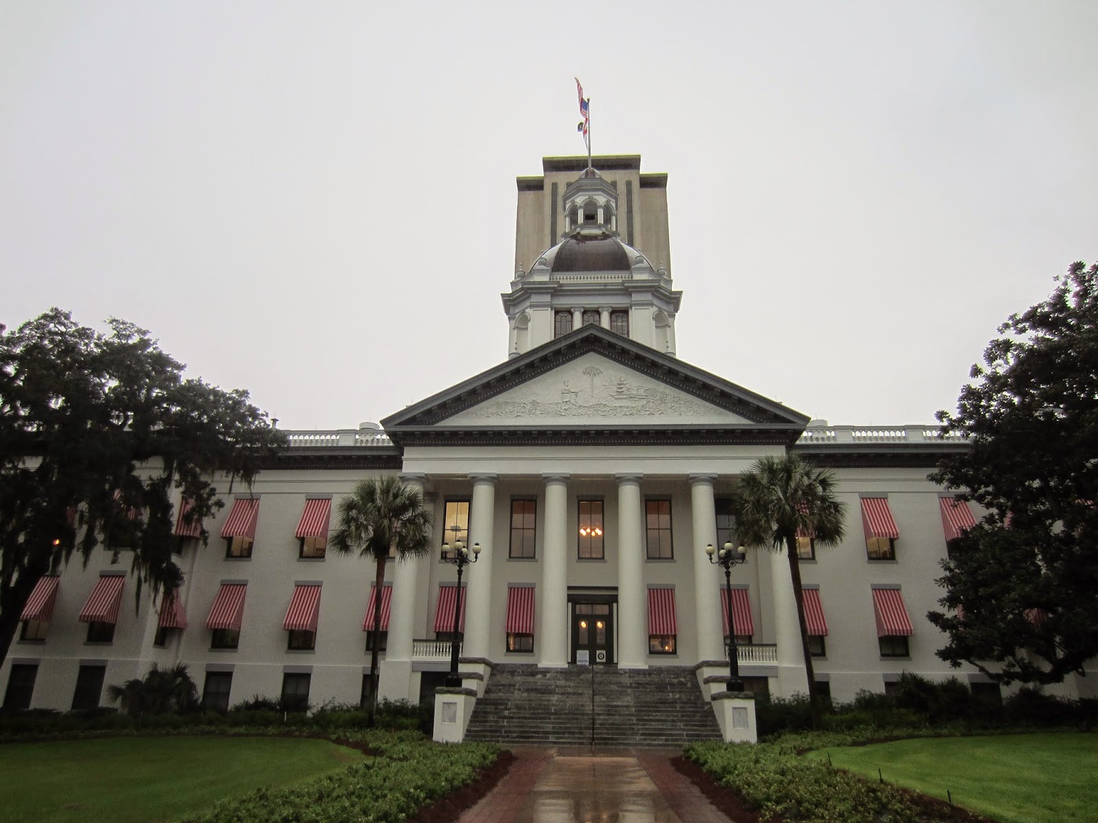 Souvenir Chronicles: FLORIDA: HIGHEST POINT AND STATE CAPITOL BUILDING