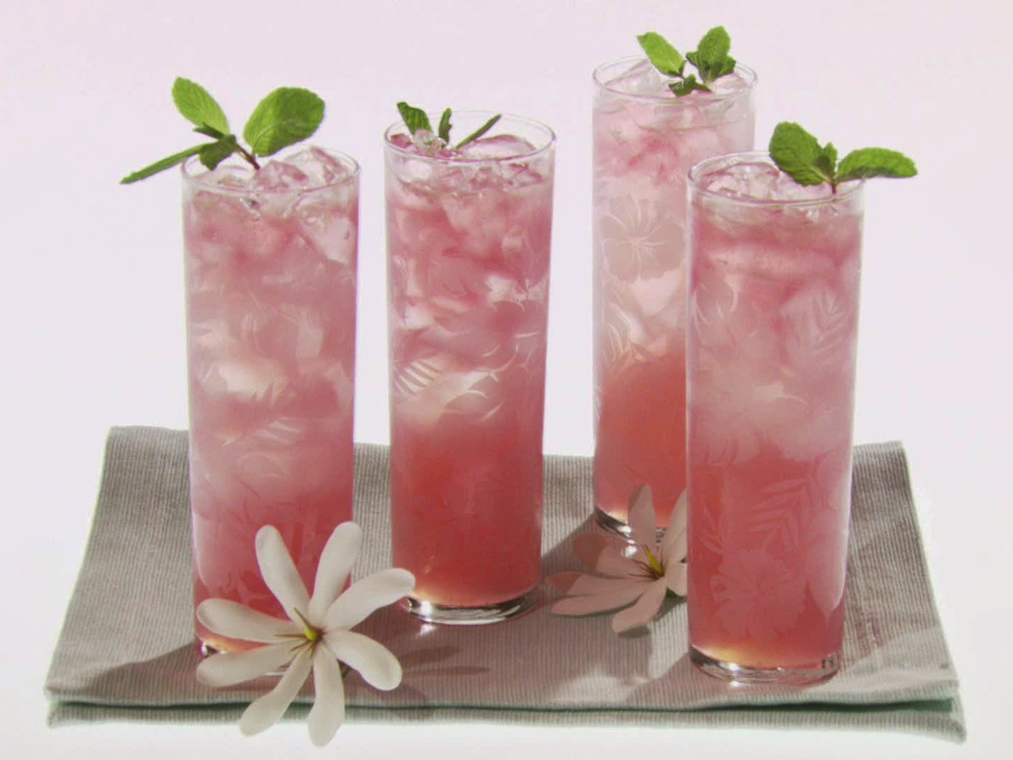 4 cócteles rosas para despedir el verano. | Nueva Adicción