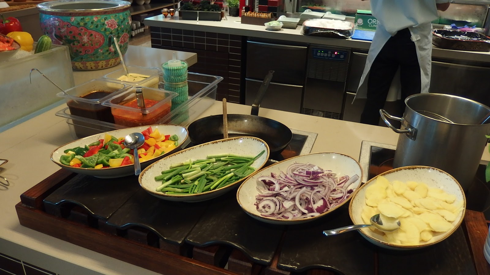 SuMMeR LoVes To Eat! Singapore Food Blog: Lunch Buffet at Escape ...