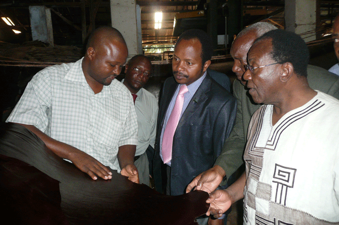 HABARI MIFUGO NA UVUVI: ZIARA YA WAZIRI KIWANDA CHA NGOZI HIMO ...