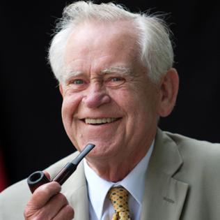 Famous Pipe Smokers: Magnus Magnusson