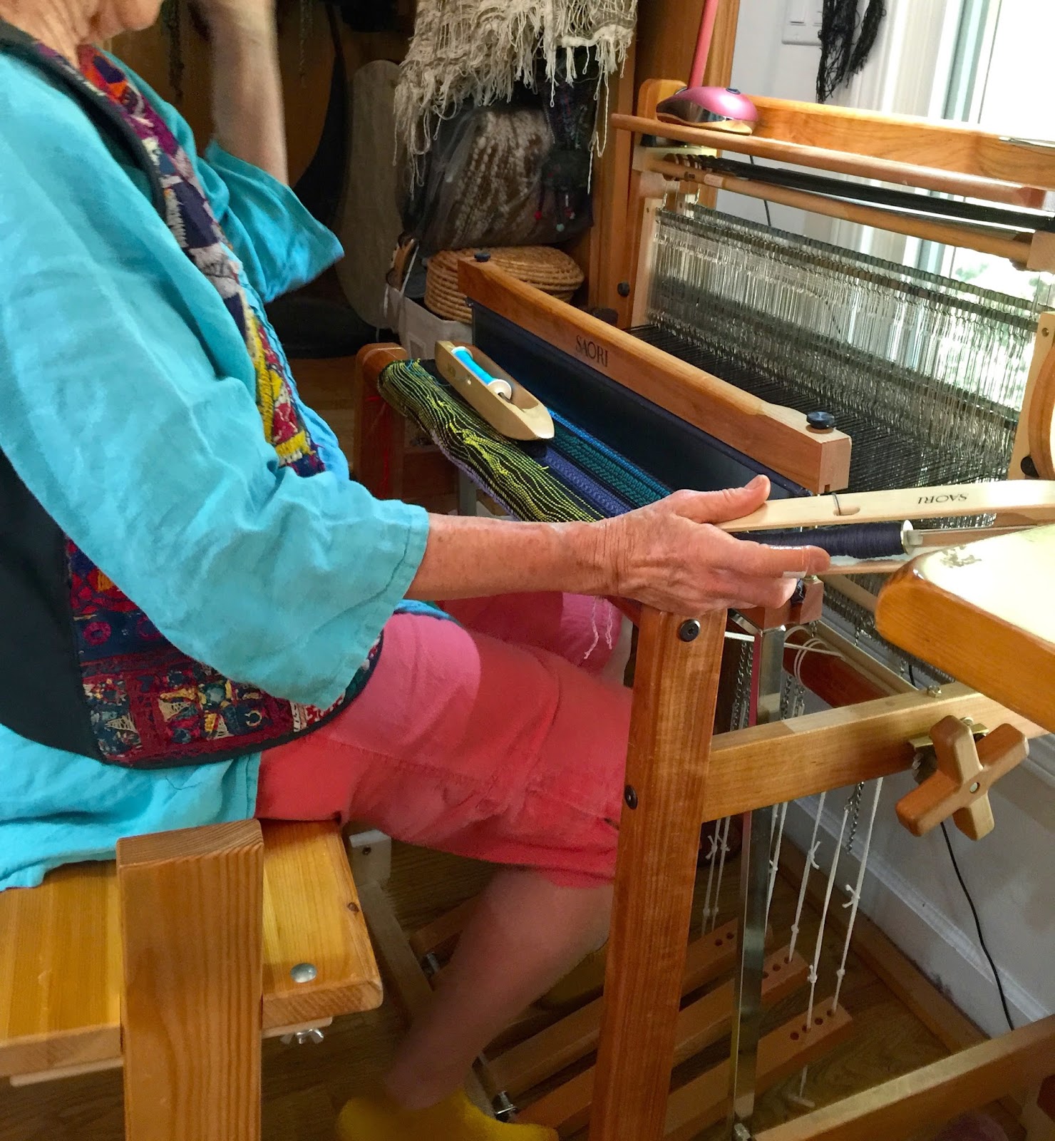 CENTERING WITH FIBER: Weaving try it class with 3 Saori loom models