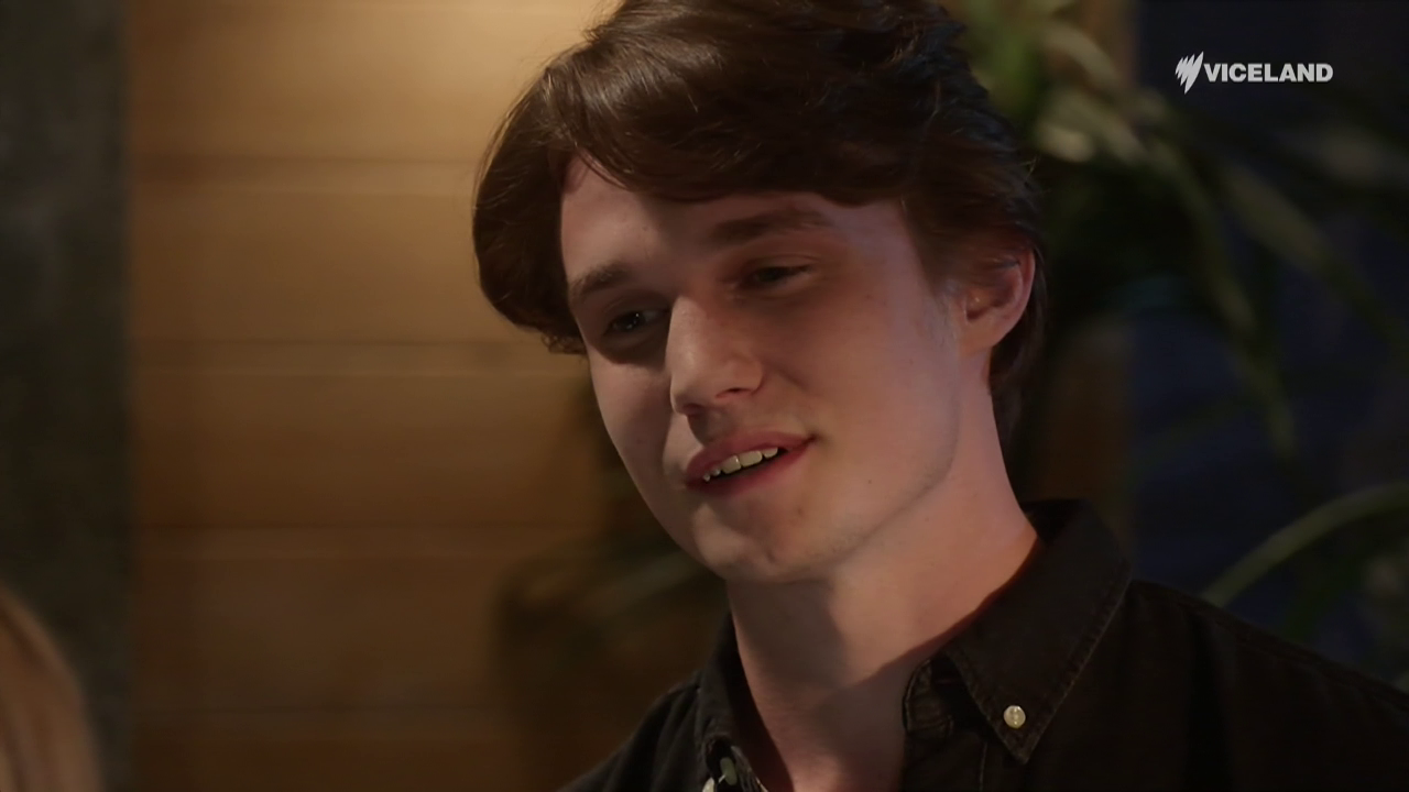 ausCAPS: Henry Rolleston shirtless in Shortland Street