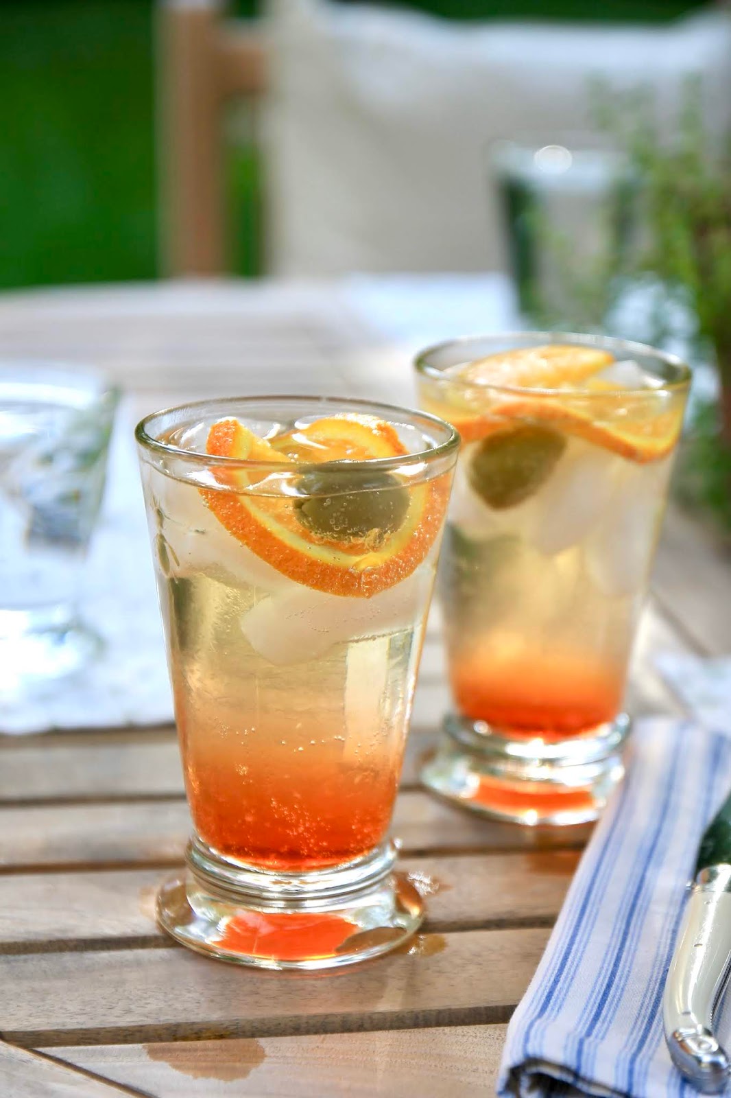 Cocktail Of The Summertime | Aperol Spritz - Cafe Delites