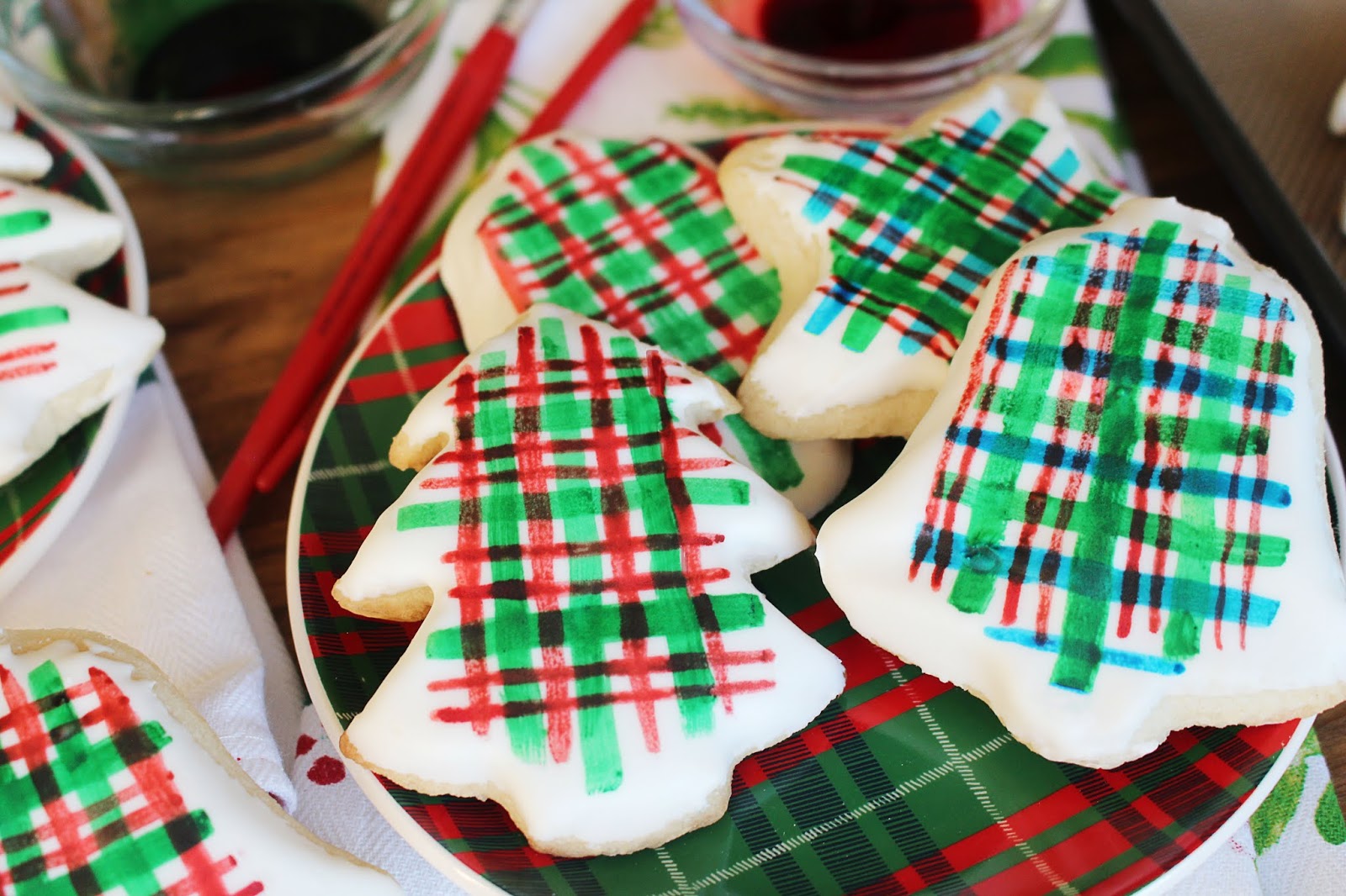 Kylee's Kitchen: Painting Plaid Christmas Cookies