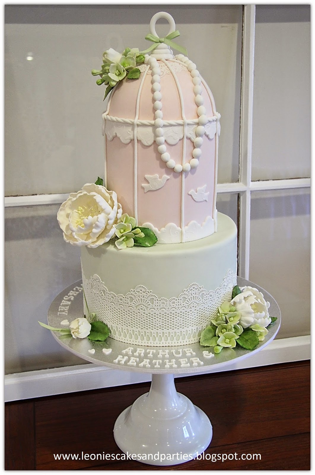 Leonie's Cakes and Parties . . . . .: Bird Cage Cake