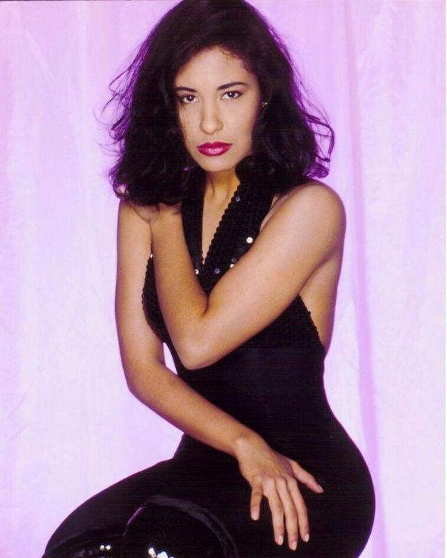 45 Beautiful Photos of Selena in the Early 1990s ~ Vintage Everyday