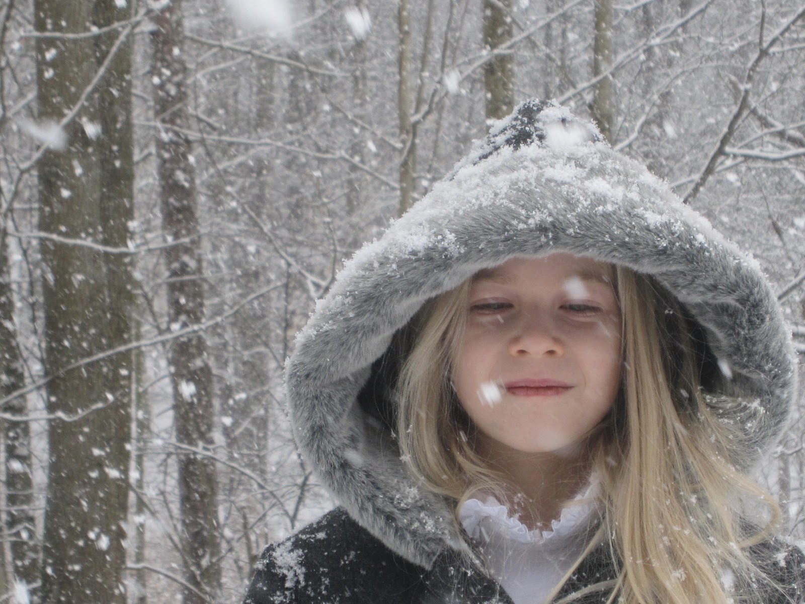 underground art momma: Beautiful snow girl