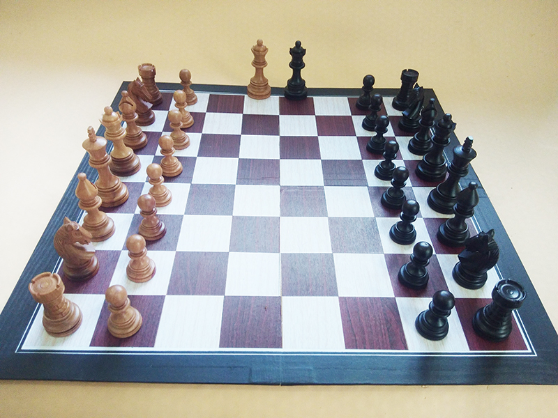 Jual Catur Unik, Full Ukiran: Catur kayu sawo tipe PATRIA SAWO