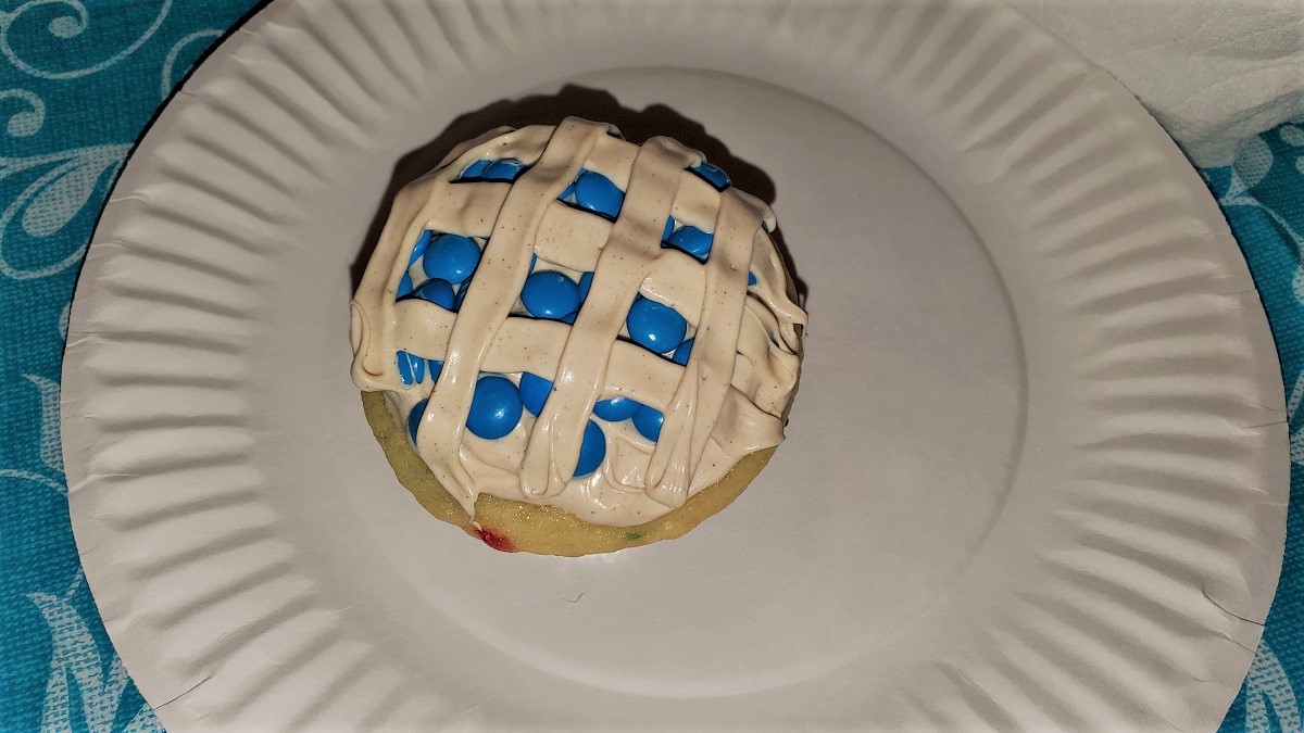 Clever, Crafty, Cookin' Mama: Mini Cupcake Pies - (cake that looks like ...