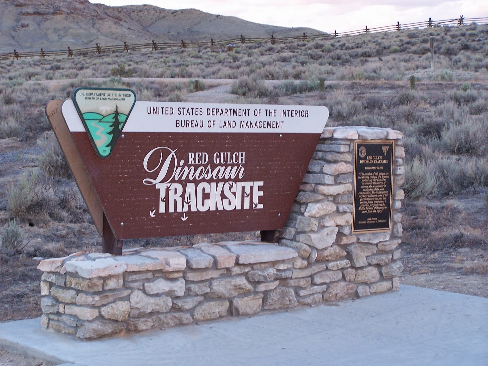 Red Gulch Dinosaur Tracksite & Sundance Seaway - Geology of Wyoming