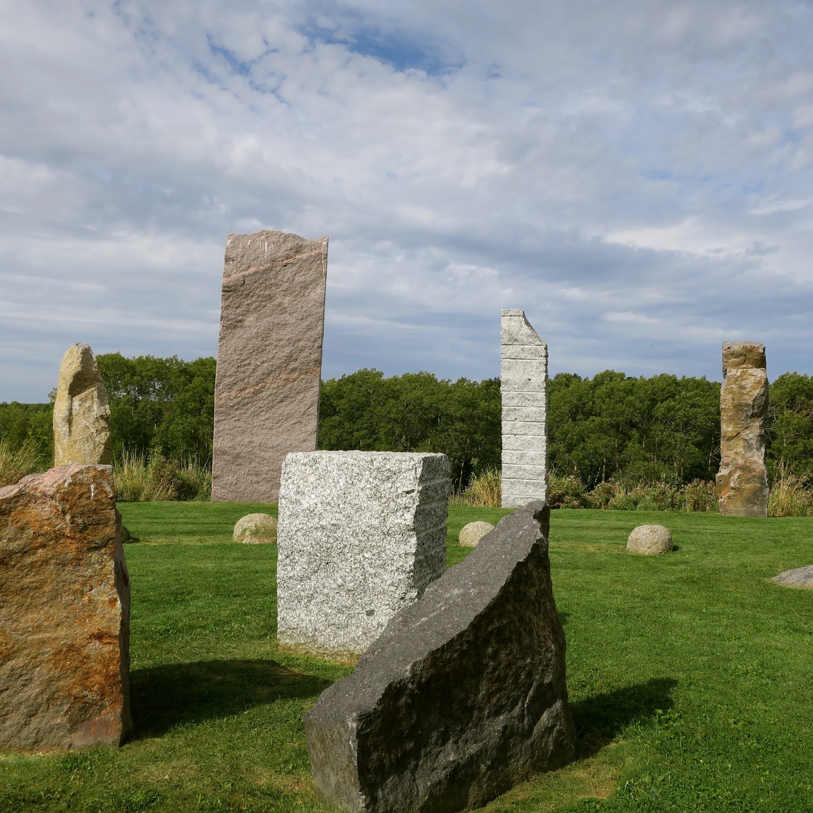 Life in the End of the Rainbow Valley: KINSTONE