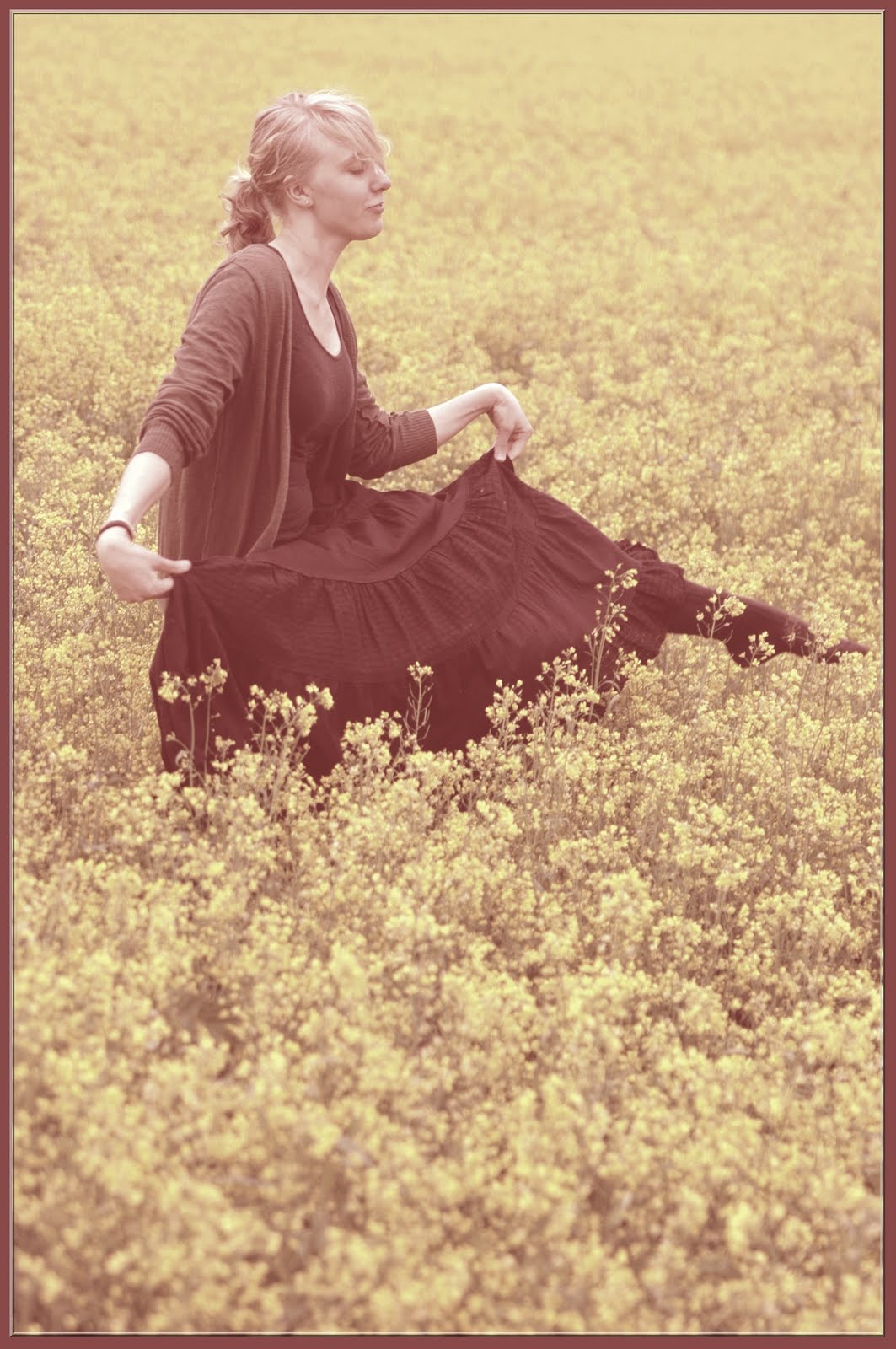 Art sucks life: Elovena tyttö-Laura ja randomei shotteij.