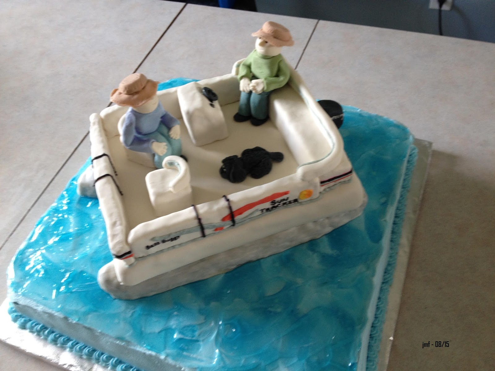 Jen's Crafts and Cakes: Pontoon Boat Cake