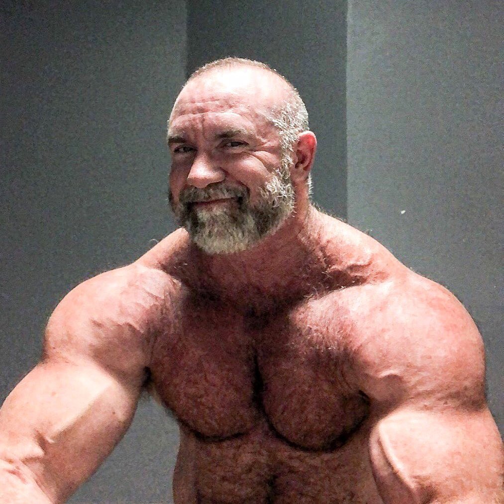 Muscle Lover: Huge American musclebear Thom Austin (2)
