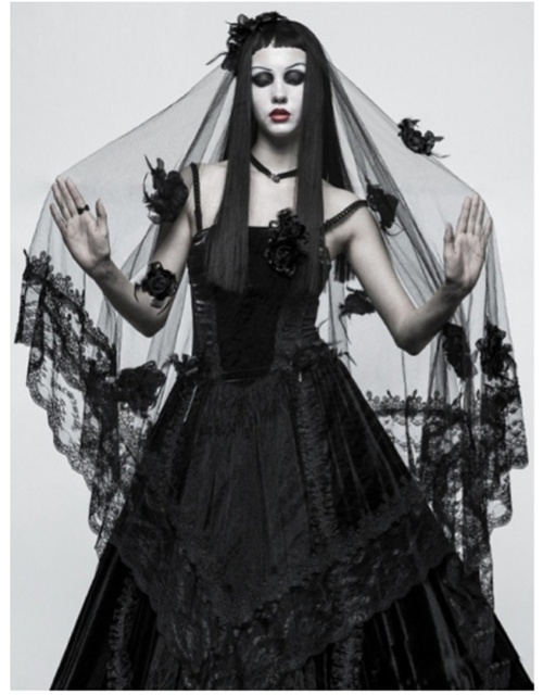 It's me, Tijana: Gothic White Wedding Dress