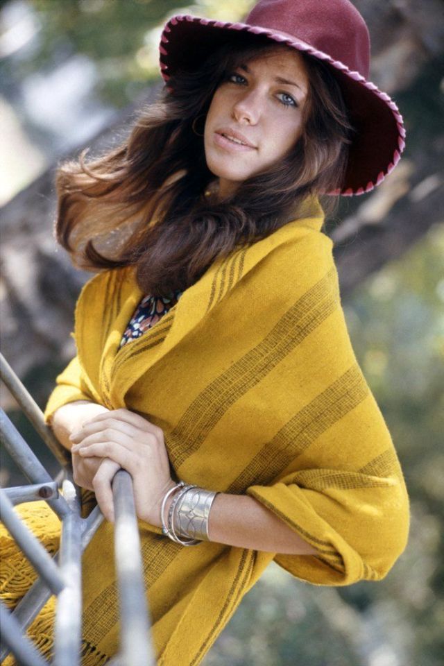Gorgeous Photos of Carly Simon in London in 1971 ~ Vintage Everyday