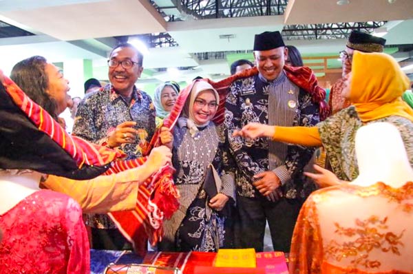 Ada Gerai Uis Gara di Sentra Seni Budaya Bekasi De' Bhagasasi - @bisot ...